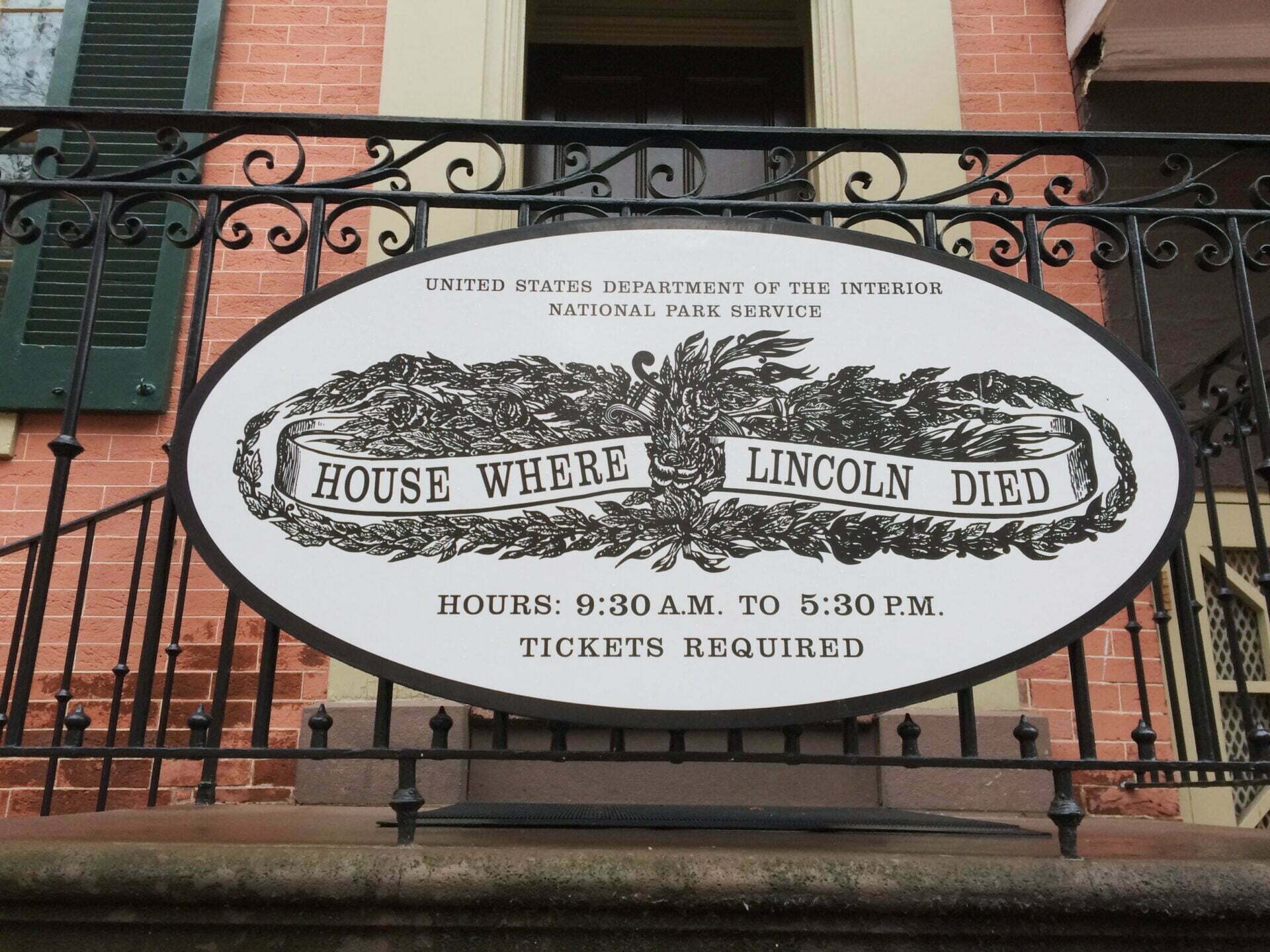 Spot enriched with historical background: Ford’s Theatre and Petersen ...